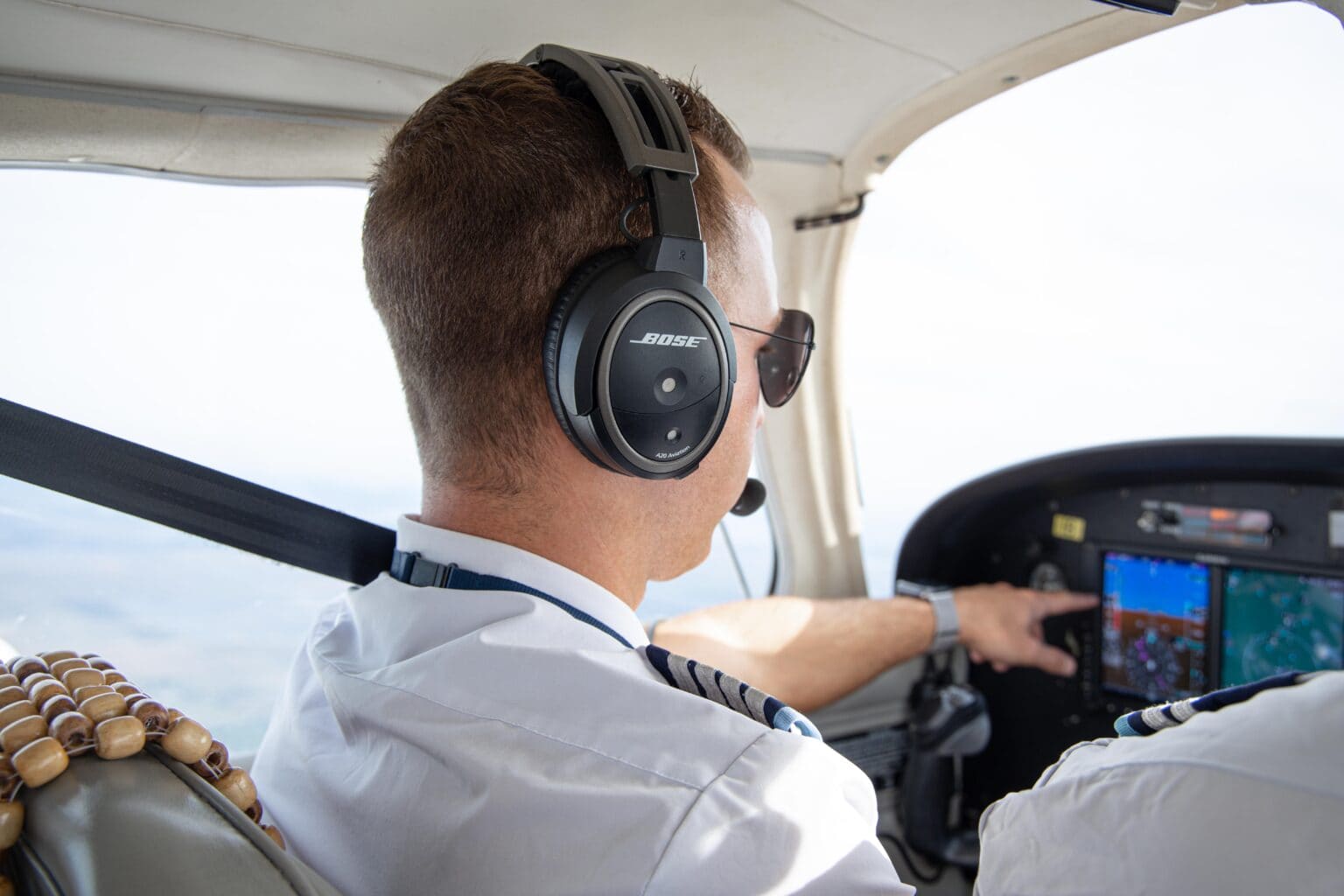 Top questions to ask before choosing a flight school